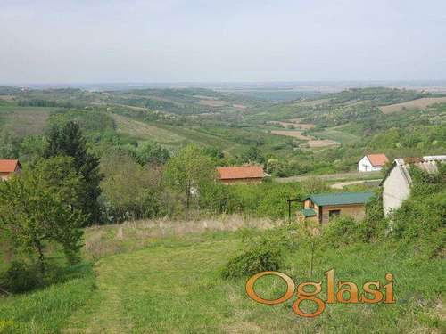 Prelep plac pogodan za turističke namene // VIKEND ZONA KARLOVCI