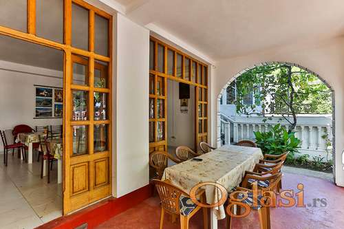 Prodajem kuću sa apartmanima/hotel, Sutomore