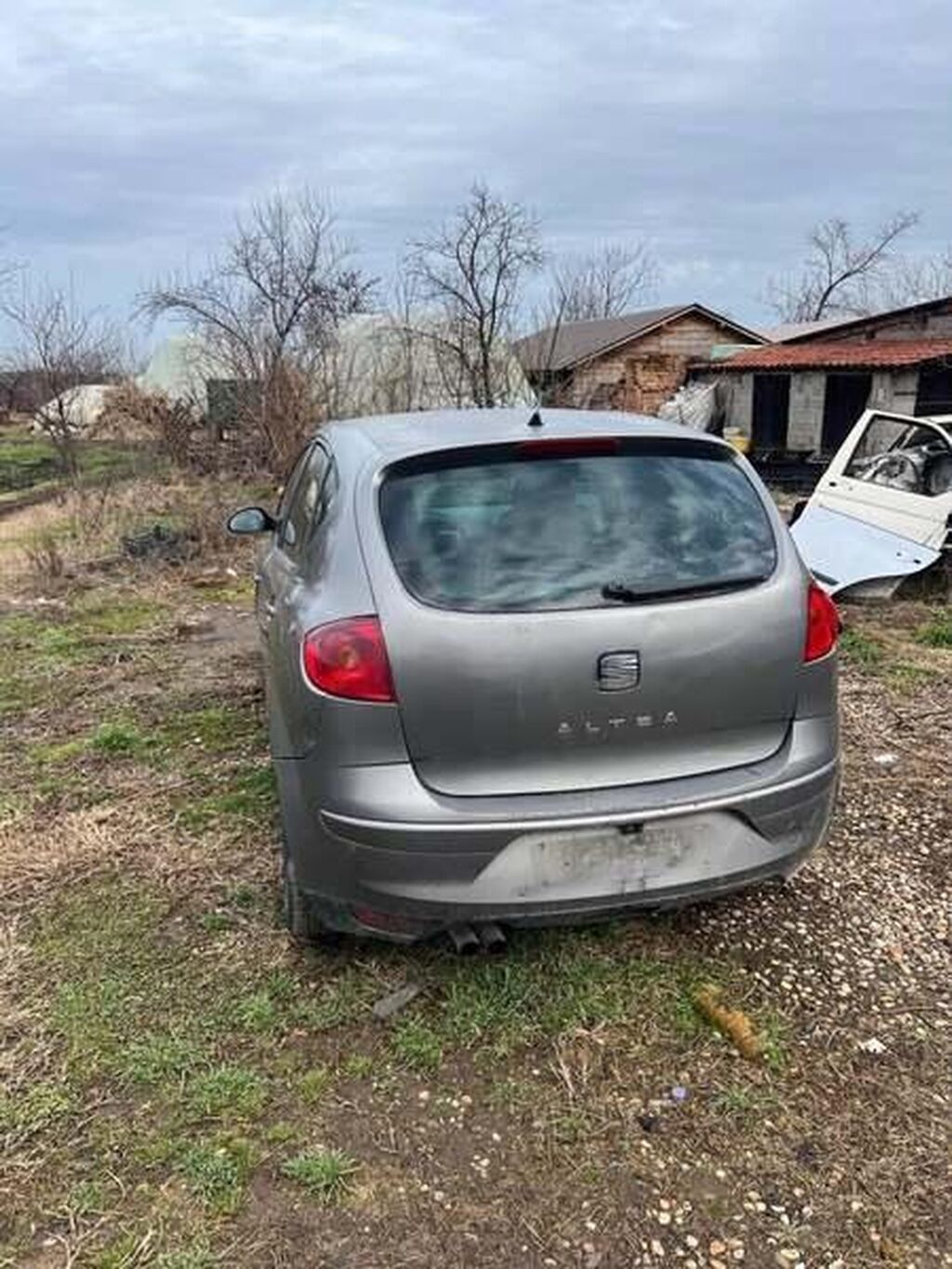ZADNJI BRANIK ZA SEAT ALTEA | Zadnji branik za Seat Altea. Na stanju
