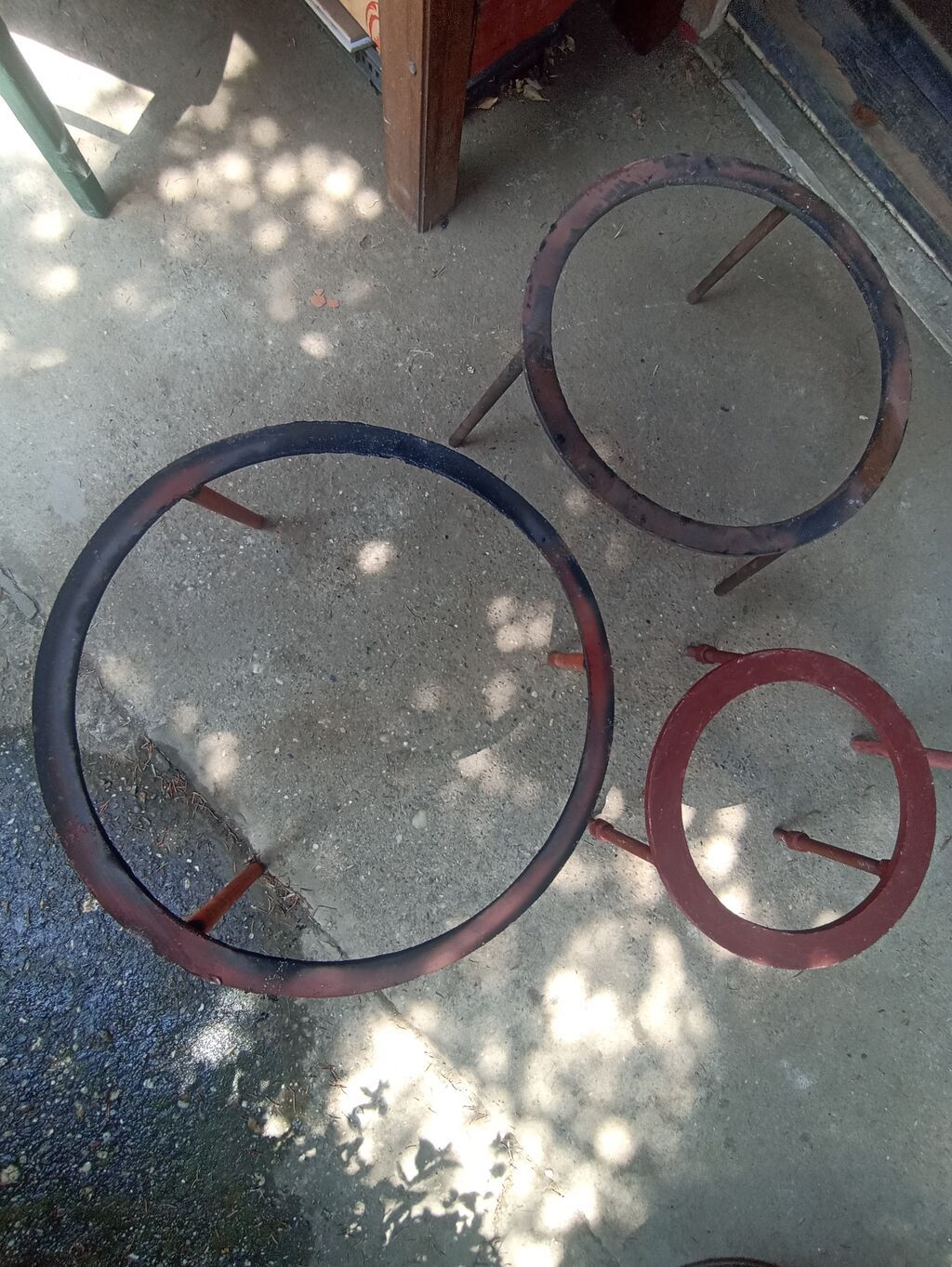 Metalni okrugli tronožci za kotliće i kazane, najmanji prsten