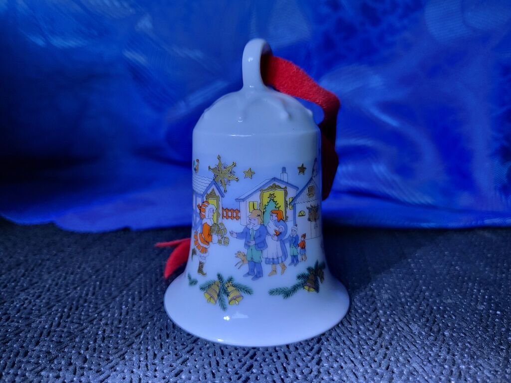 Porcelansko zvono novo 1985godina.Hutschenreuther Nemacka. Zvono