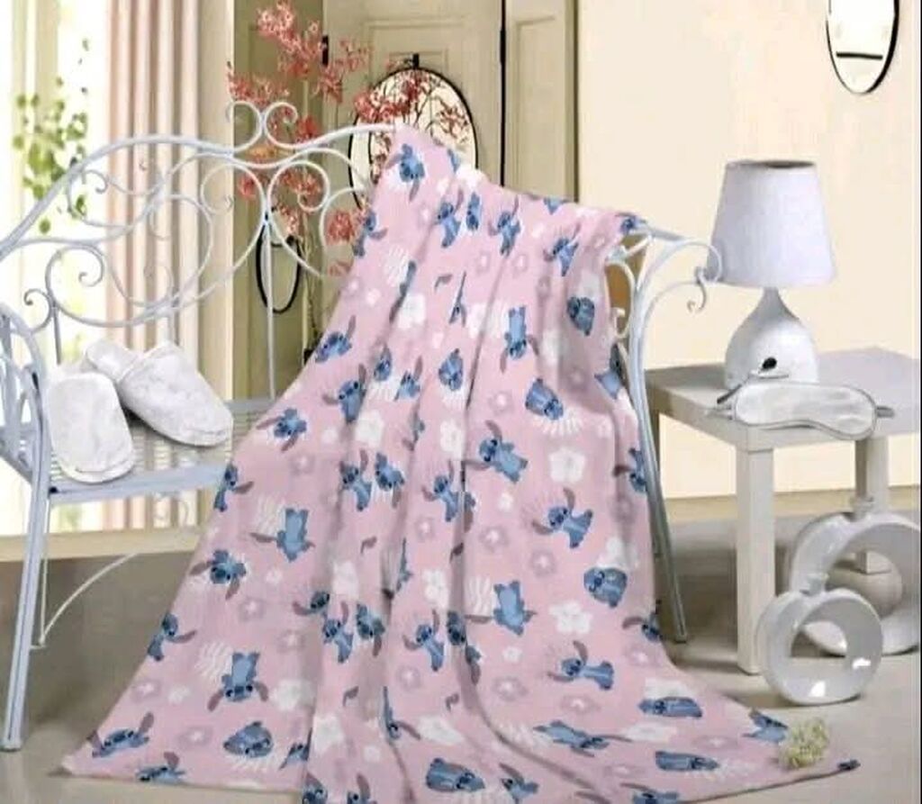 Potpuno NOVO Plisano Cebe Stitch dimenzija oko 150x200 cm. Predivan