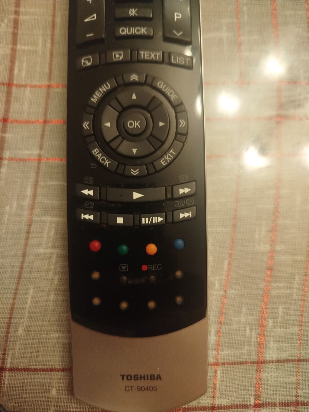 Daljinski za televizor Toshiba Toshibu tv. Par tastera moraju malo