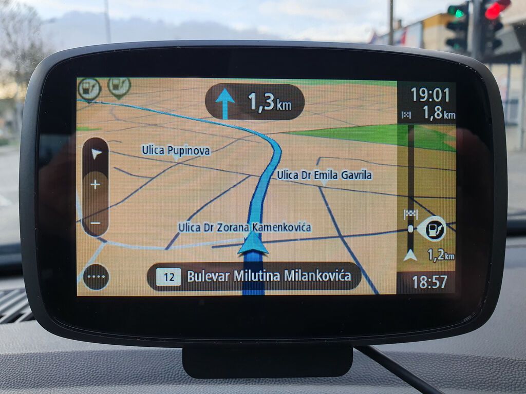 Tomtom GO 5100 nove mape Srbije i cele Evrope Luksuzni model sa