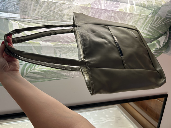 H&M maslinasto zelena torba – NOVA (1.000 din)
