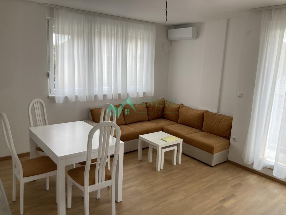 Jednoiposoban stan za izdavanje, 40m2, 350€