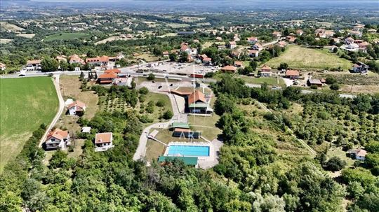 Stambeno poslovni objekat Orašac sa Bazenom ID#158