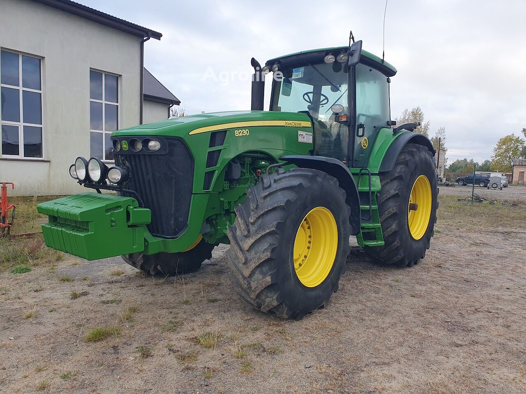 John Deere 8230 traktor točkaš