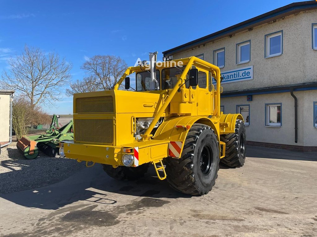 Kirovets K700A V8 traktor točkaš