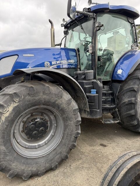 New Holland T7 270 traktor točkaš