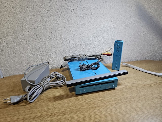 Full plava Nintendo Wii konzola RVL-101 sa opremom dzoj
