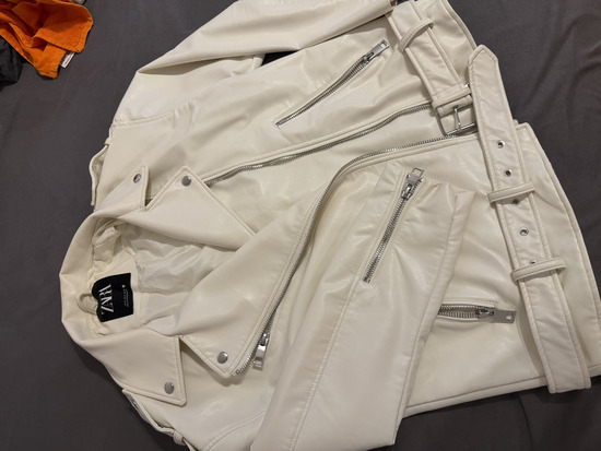 Zara bela oversize kozna jakna