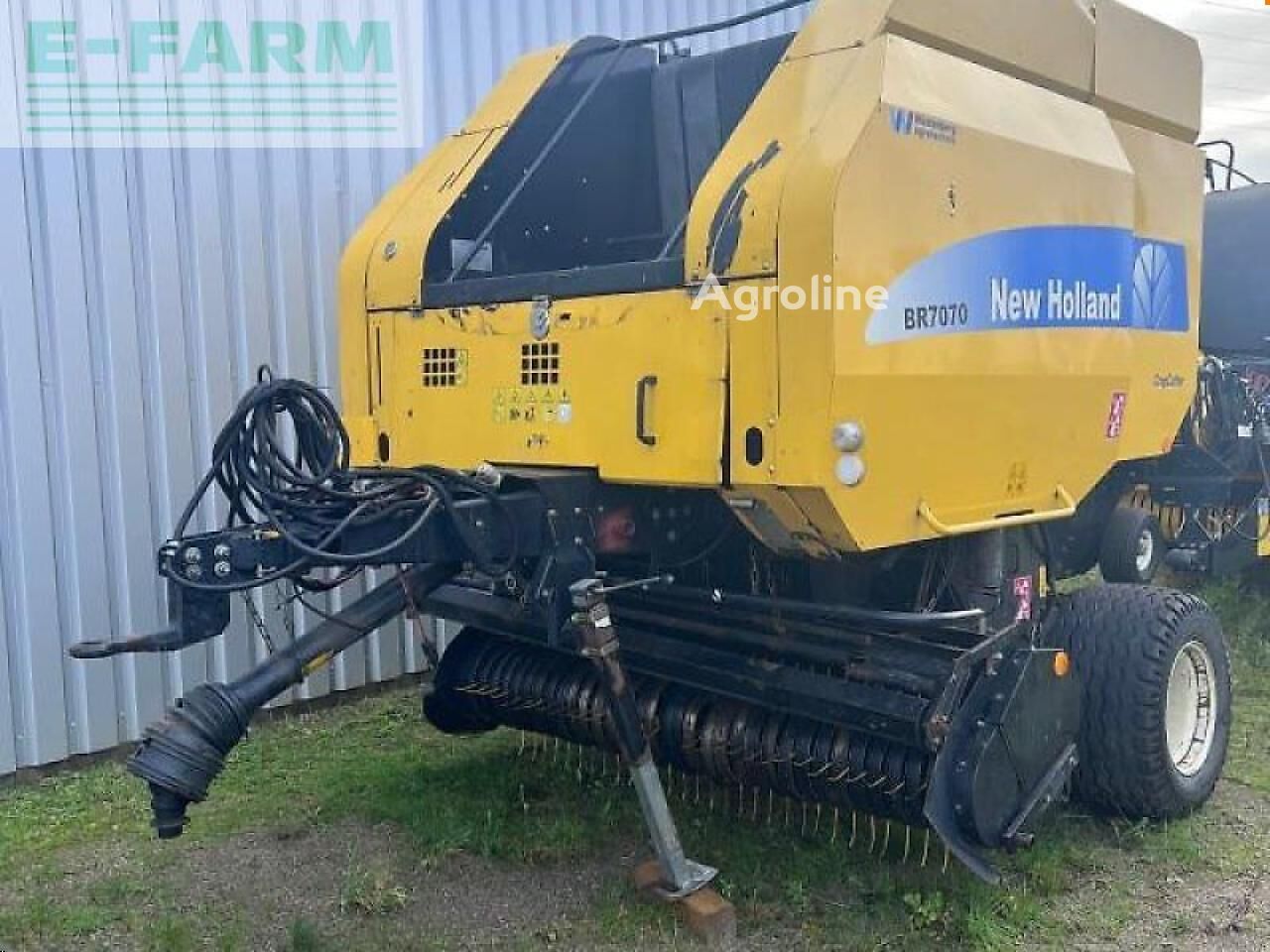 New Holland br 7070 balirka za okrugle bale