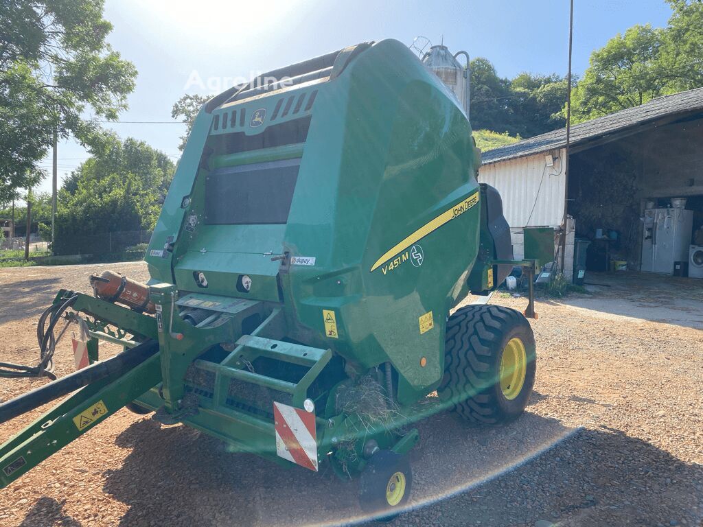 John Deere V451M balirka za okrugle bale