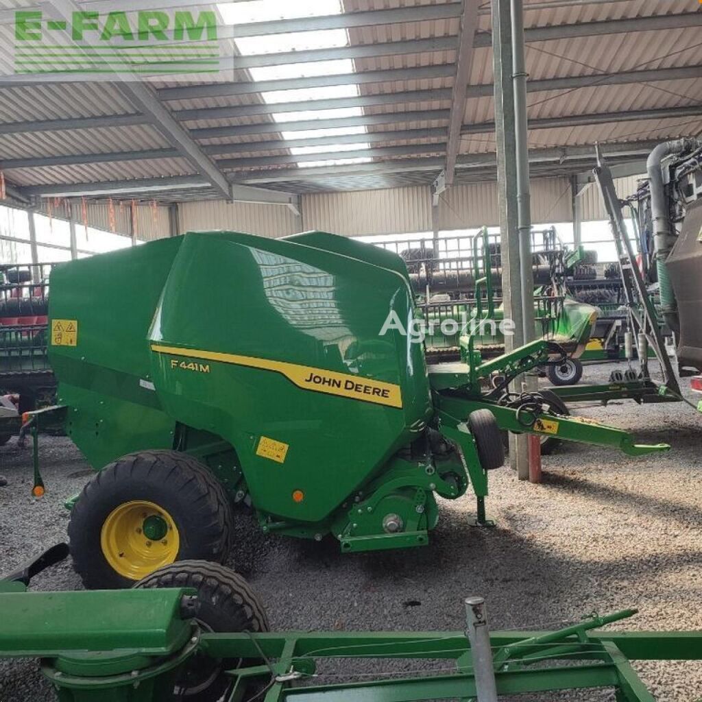 John Deere f441m balirka za okrugle bale