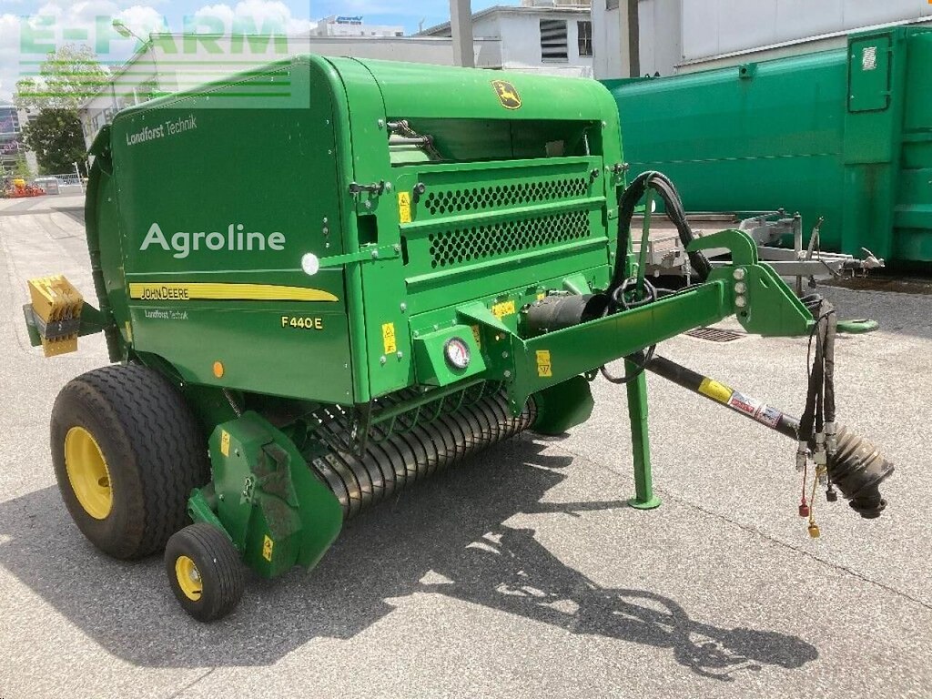 John Deere f 440 e balirka za okrugle bale