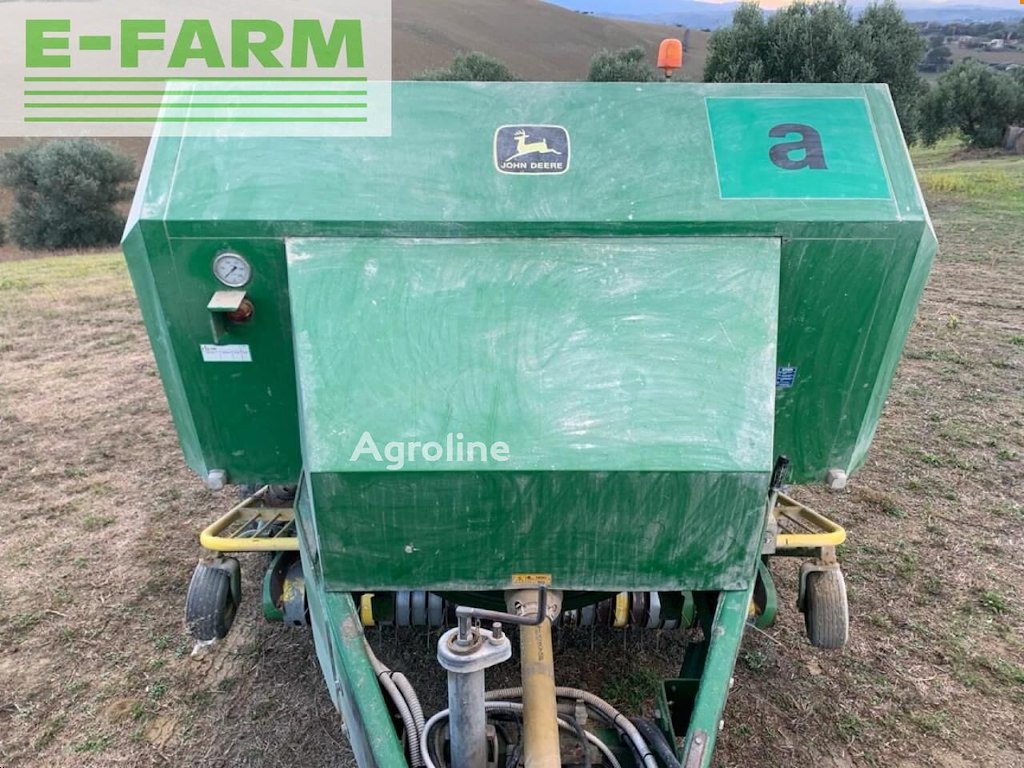 John Deere 690 balirka za četvrtaste bale