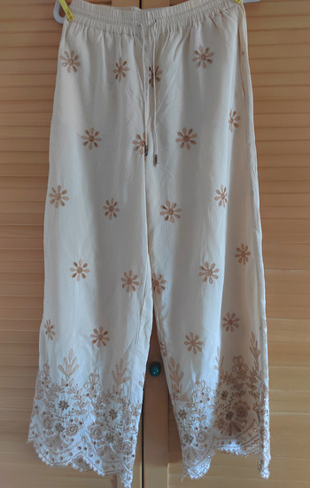 Zara vezeni pantalone sa perlicama