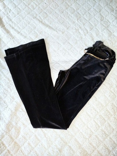 Bershka velvet zvoncare S