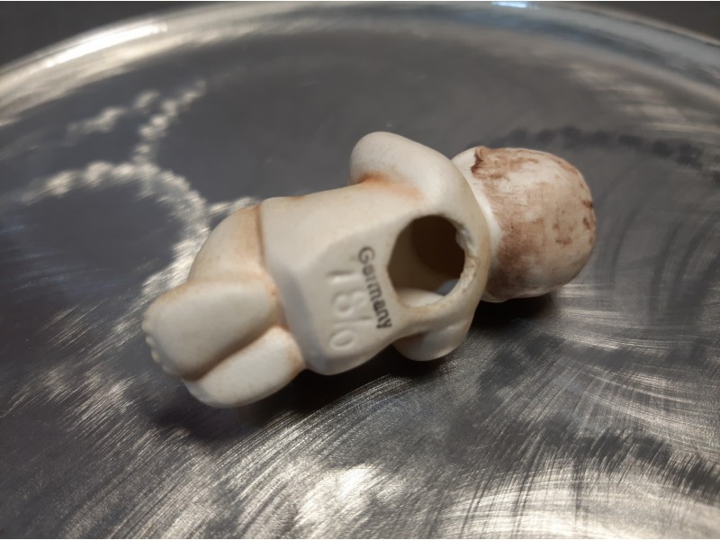 STARI NEMACKI BISKVIT PORCELAN BEBA PIANO BABY 78-0