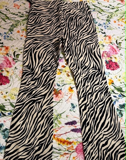 Potpuno nove pantalone samo skinuta etiketa