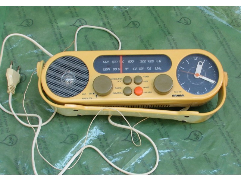 = Radio uređaj sa satom - 30 x 10cm