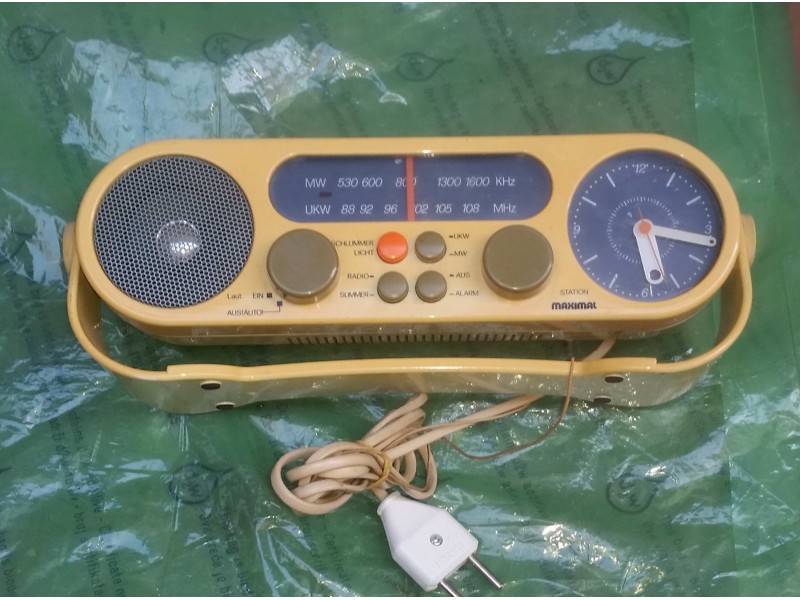 = Radio uređaj sa satom - 30 x 10cm