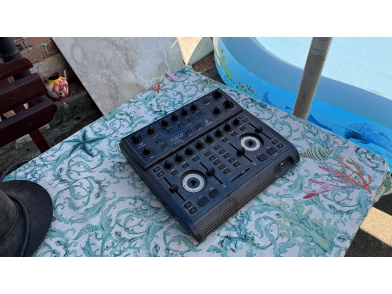 Behringer BCD2000 Deejay Mikseta
