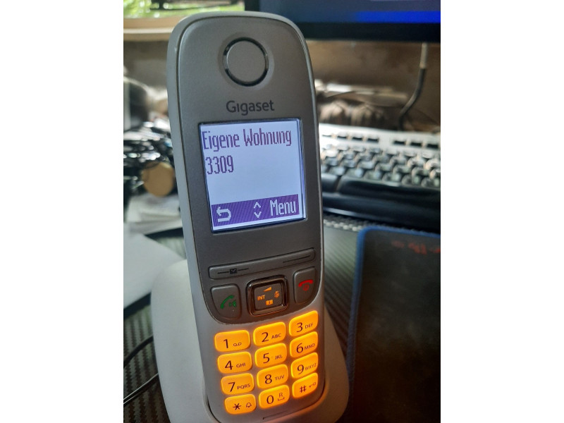 GIGASET A415 PREMIUM BEŽIČNI TELEFON SA BAZOM PUNJAČEM