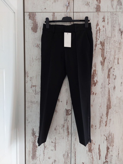 1600! Zara crne poslovne pantalone sa ET