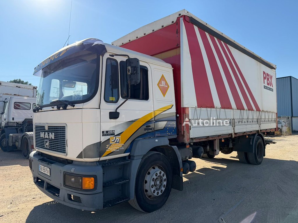 MAN 18.264 kamion s ceradom