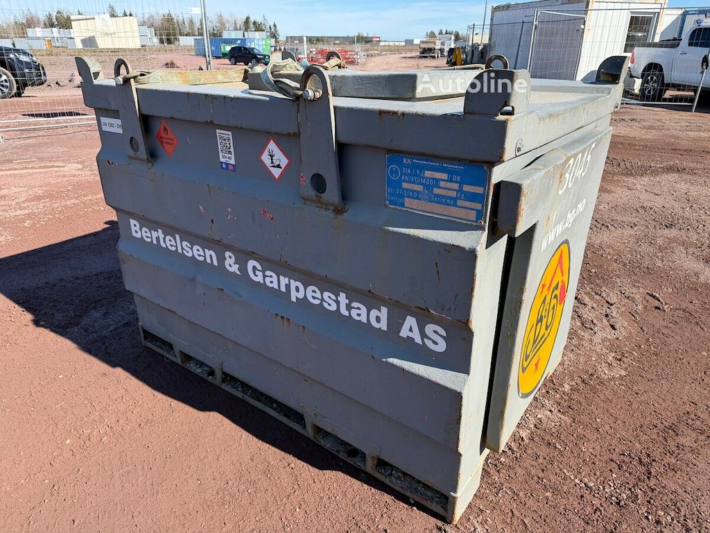 Prodaje se KN ADR dieseltank 1000L – dobbelvegget rezervoar za skladistenje goriva na aukciji