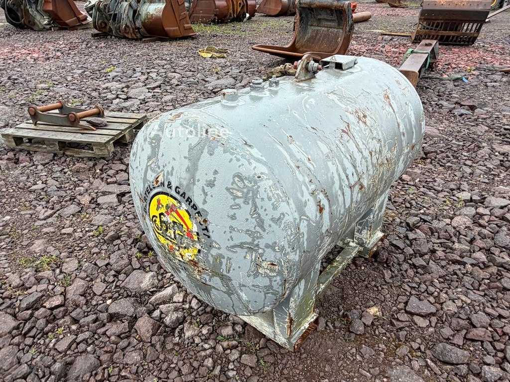 Prodaje se Andre Dieseltank 1000 liter med ca 500 liter diesel rezervoar za skladistenje goriva na aukciji