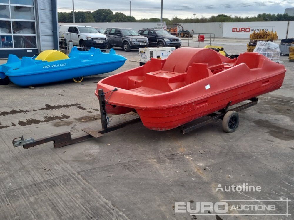 Prodaje se Pedal Boat katamaran na aukciji