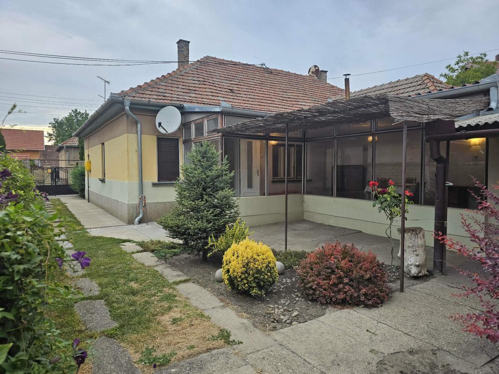 Četvorosobna dvojna kuća ID#1846
82.000 €