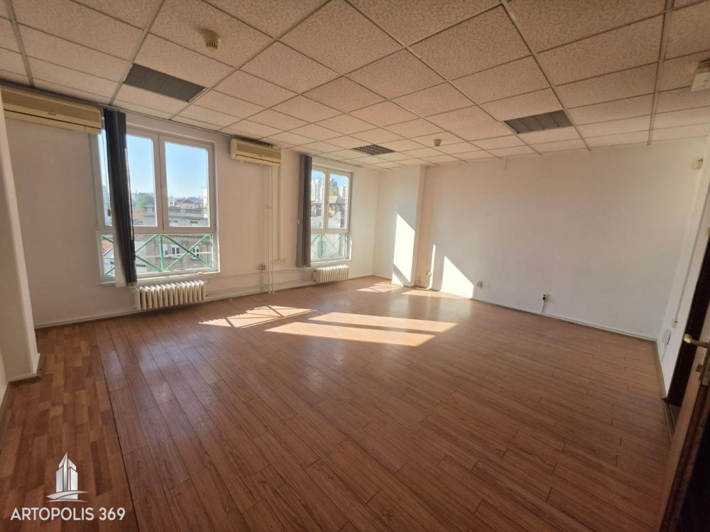 Izuzetno svetao poslovni prostor - Takovska ID#1423
2.000 €