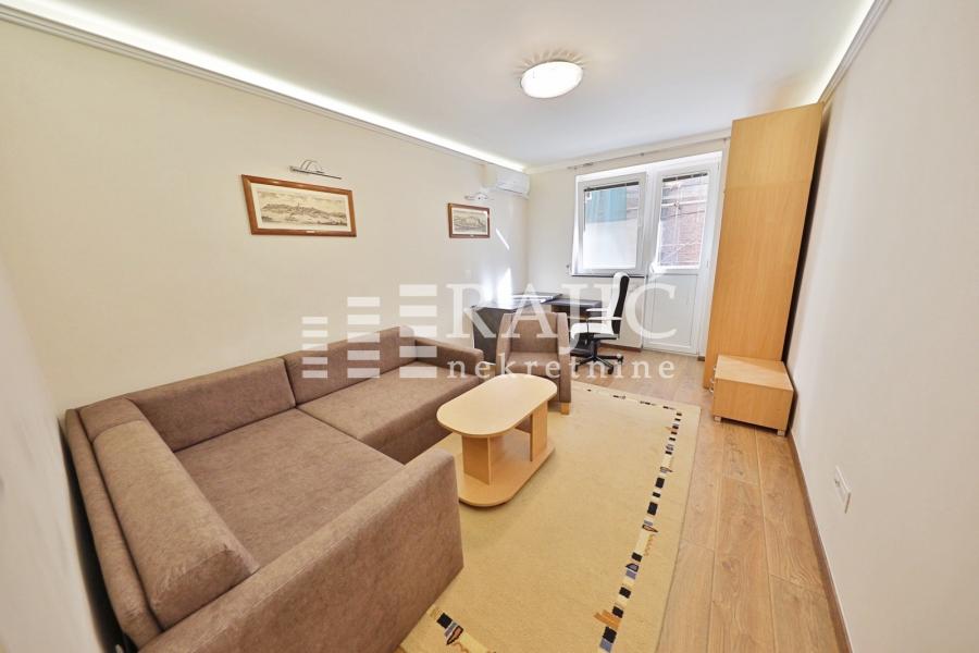Centar,Šantićeva,60m2,2.0+terasa 5m2-renoviran #4580
299.000 €