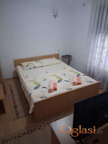 Izdajem apartmane u centru Ohrida