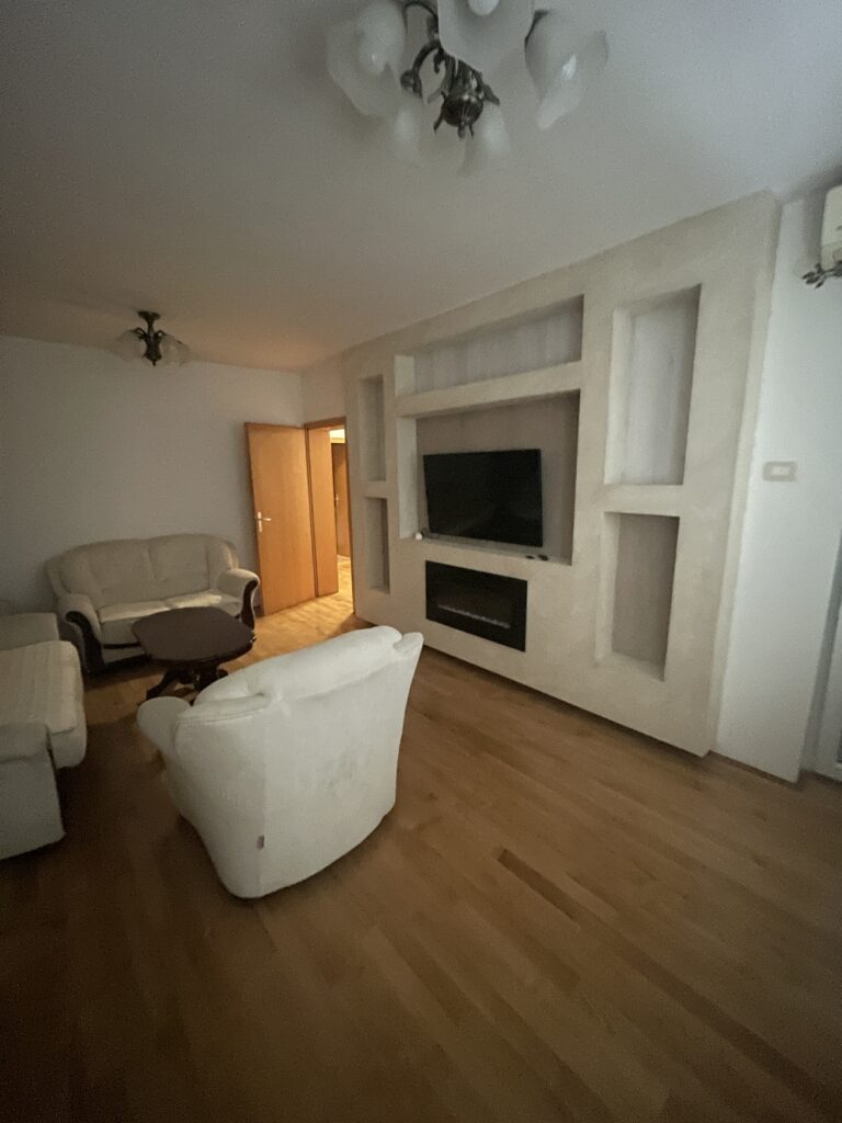 Trosoban stan na Alavdzinici
