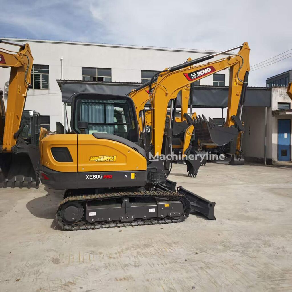 Novi XCMG XE60 midi bager
