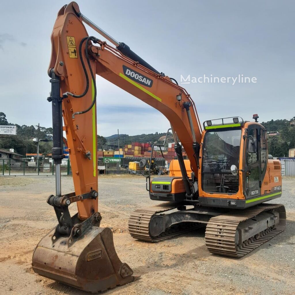 Doosan DX140LC bager guseničar