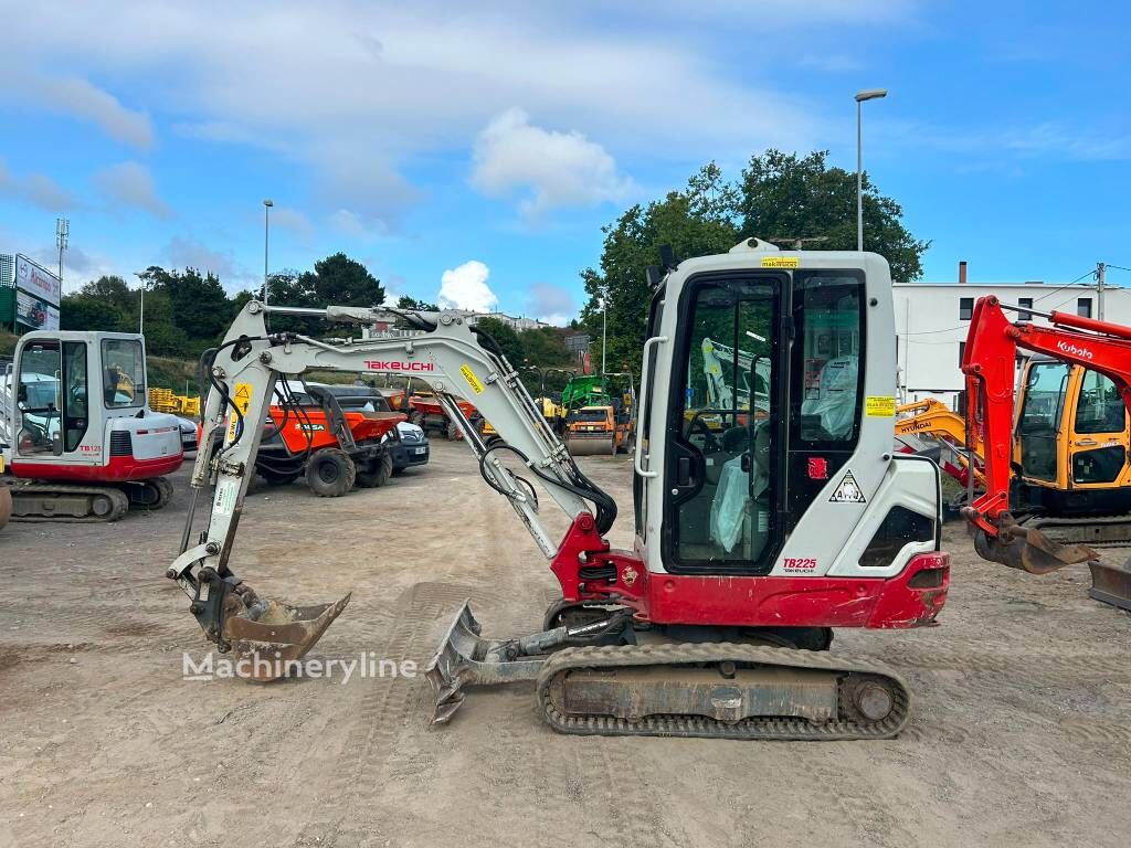 Takeuchi TB 225 mini bager