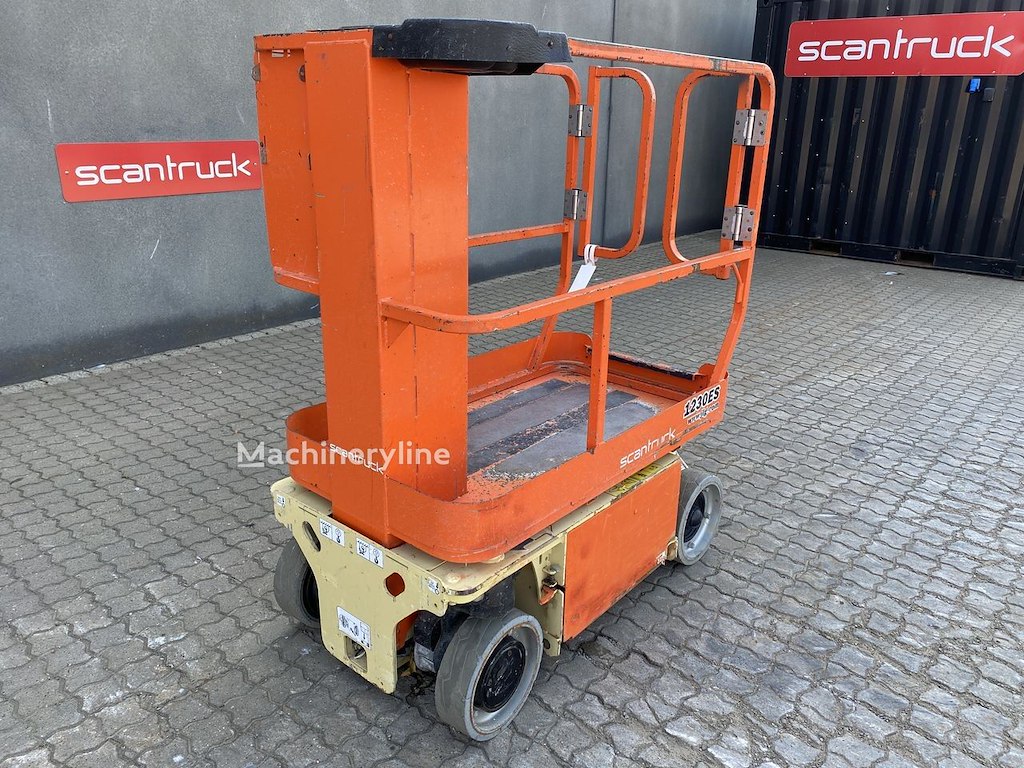 JLG 1230ES jarbolna penjajuća platforma