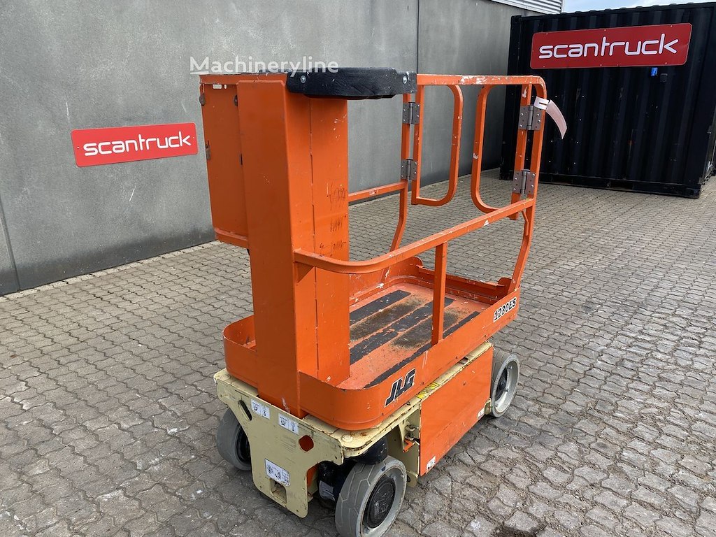 JLG 1230ES jarbolna penjajuća platforma