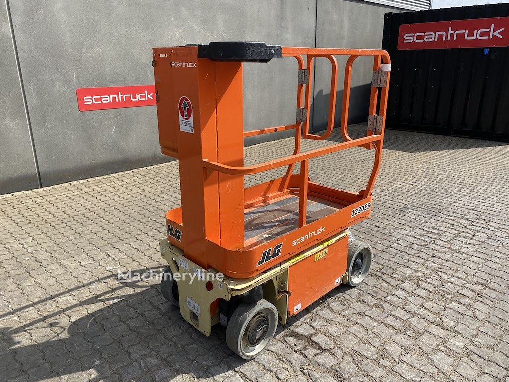 JLG 1230ES jarbolna penjajuća platforma