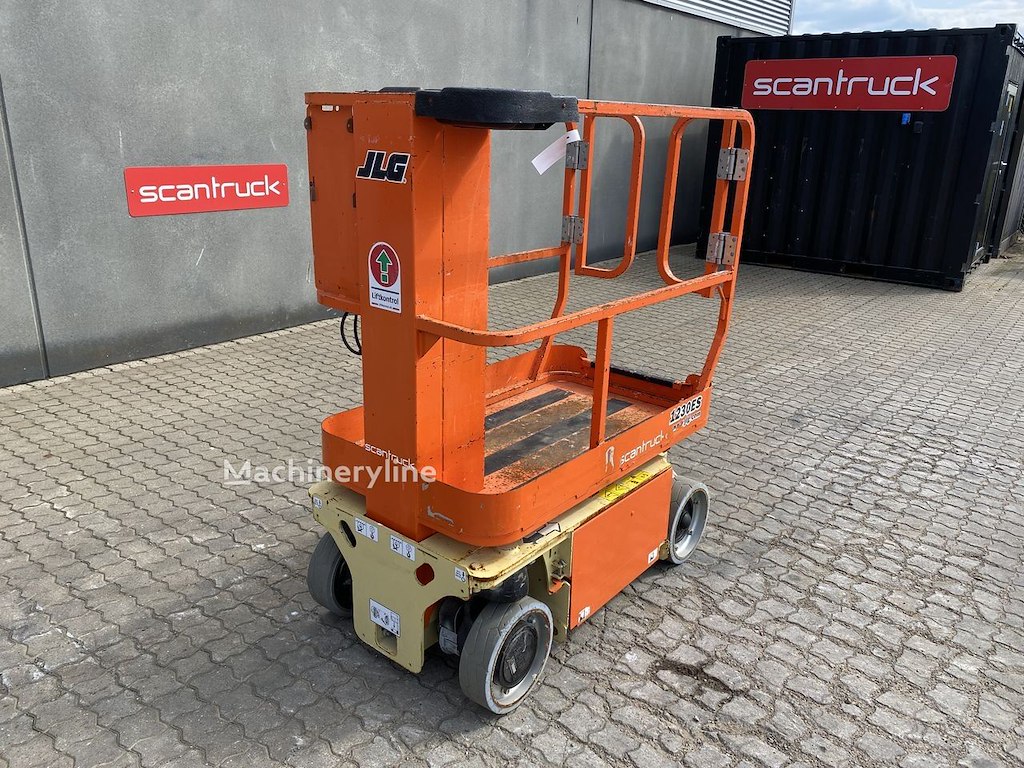 JLG 1230ES jarbolna penjajuća platforma