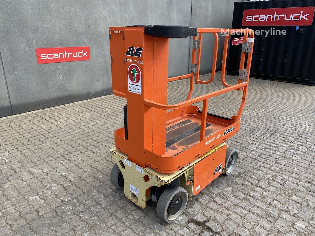 JLG 1230ES jarbolna penjajuća platforma