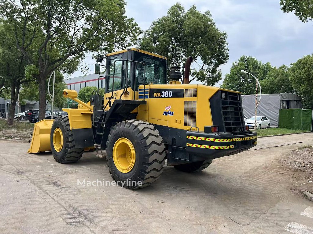 Komatsu WA380 prednji utovarivač