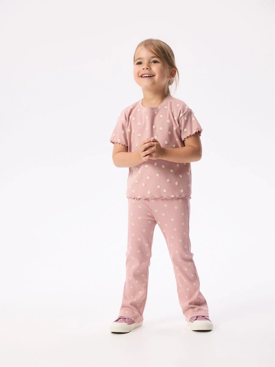 Flare pantalone s dezenom