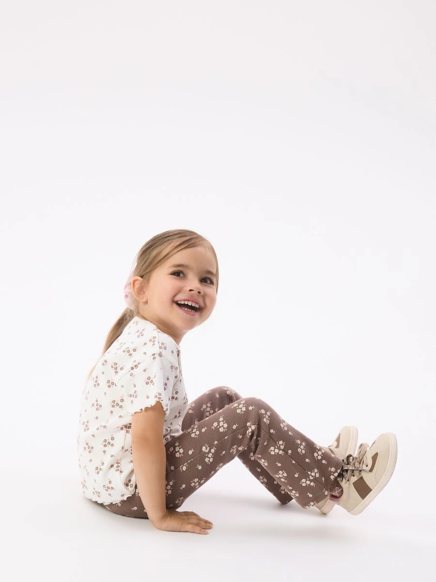 Flare pantalone s dezenom